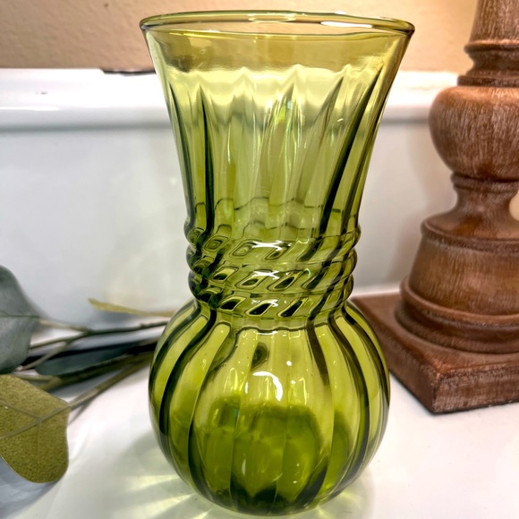 Anchor Hocking | Accents | Vintage Anchor Hocking Green Vase With ...